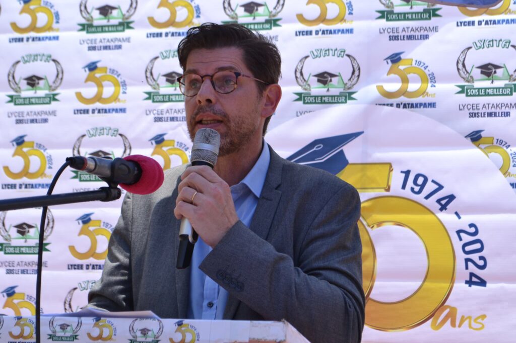 Togo/la Nouvelle Société Cotonnière du Togo (NSCT) équipe le Lycée d ...