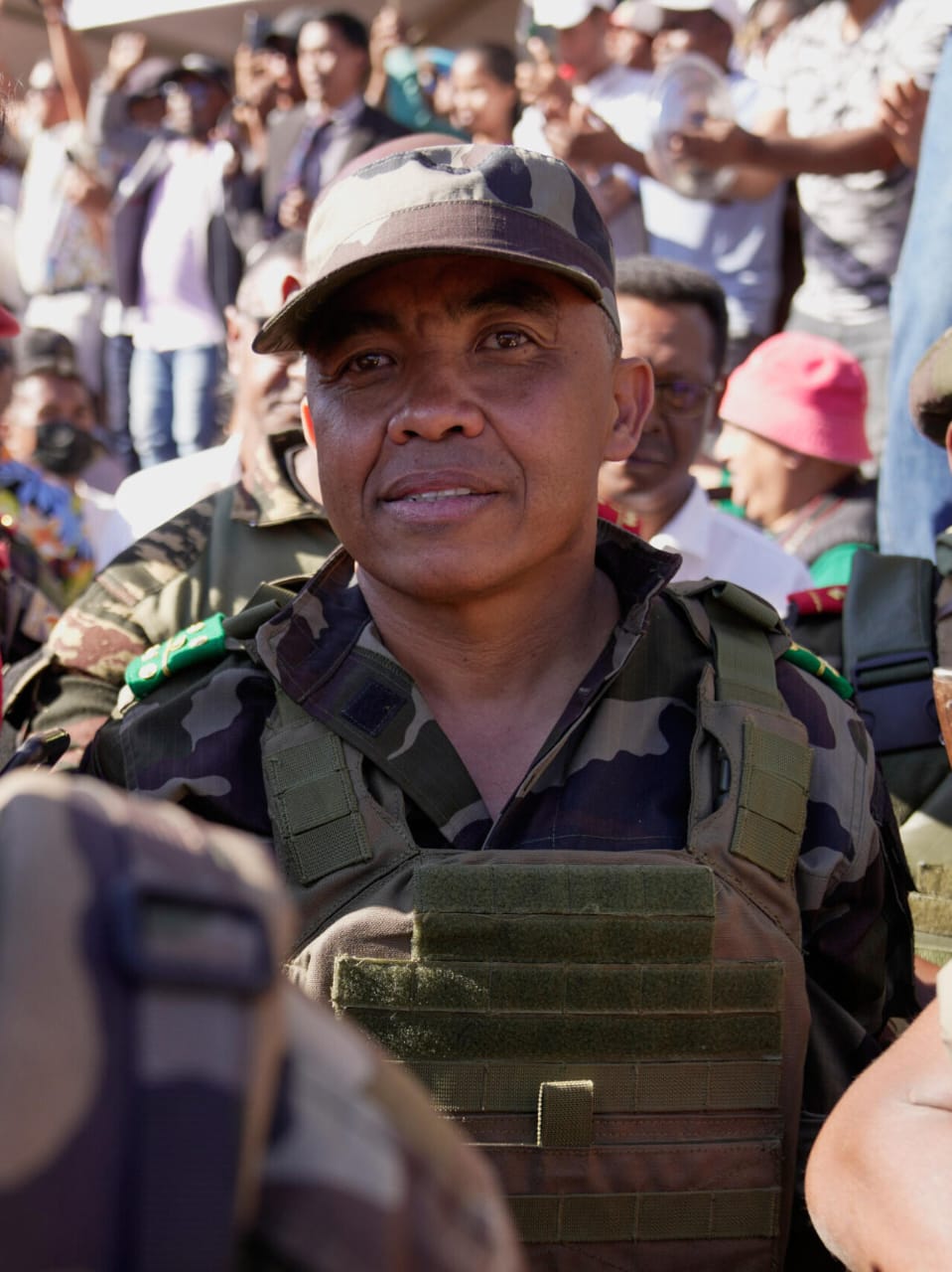 Madagascar : Le Colonel Randrianirina prône une transition pacifique et ...